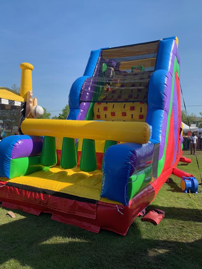 Mega Retro Obstacle Course - Jump around party rentals