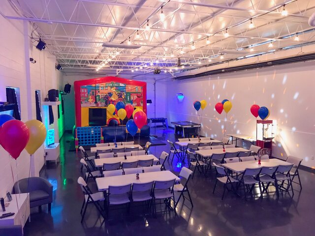 Jokers 4 Fun, LLC. - bounce house rentals and slides for parties in Redford